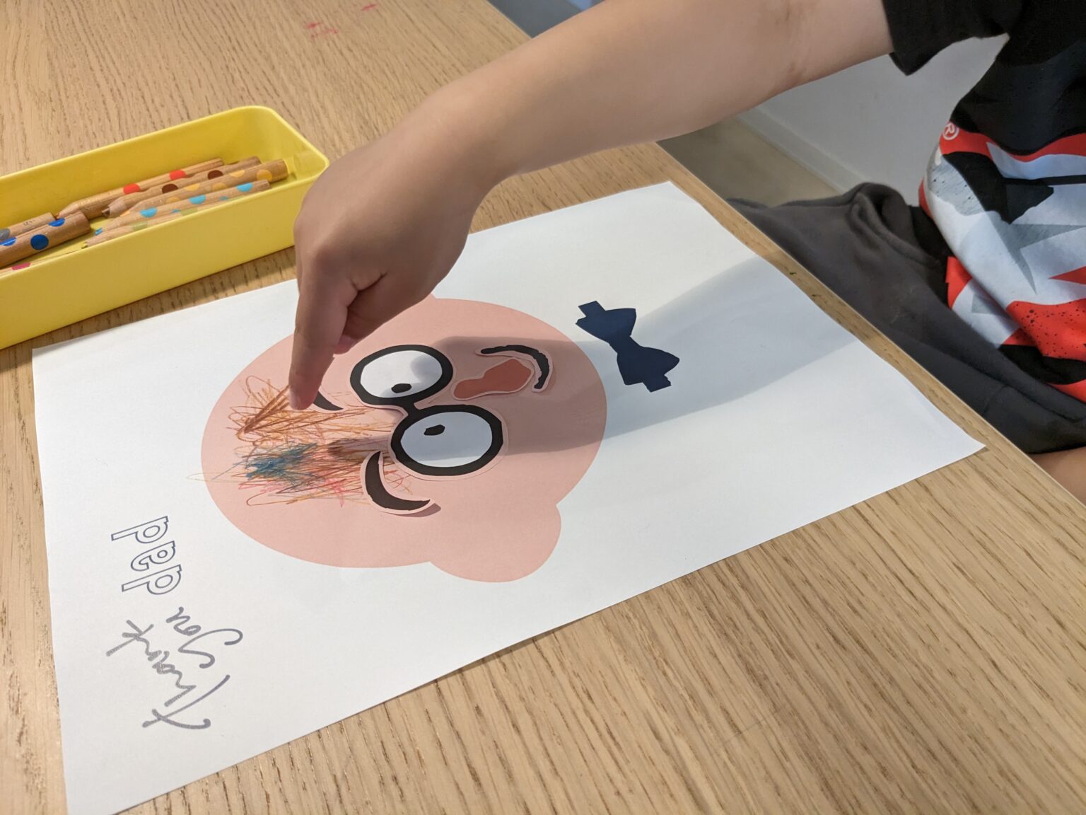 無料テンプレート｜当日でも間に合う！父の日はこどもとパパの似顔絵アートを作ろう | RASHIKU